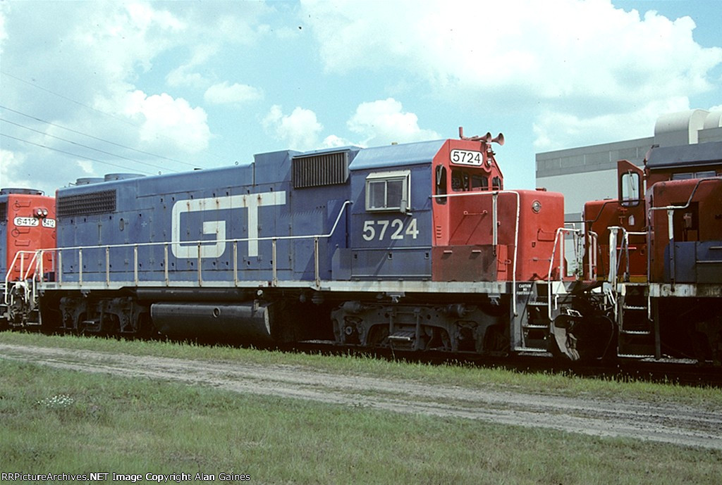 GTW GP38-2 5724